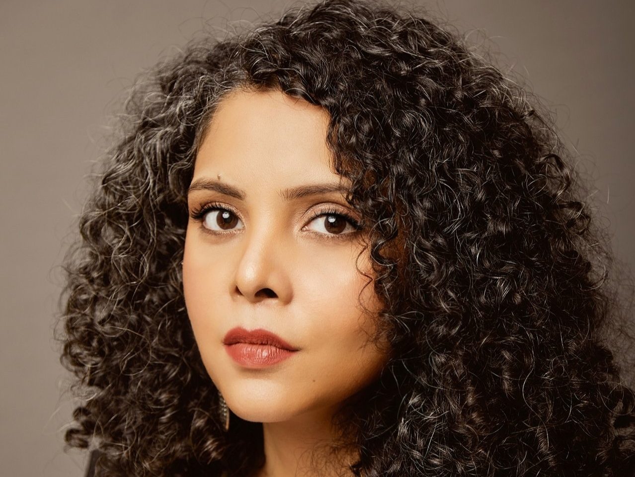 లండన్ వెళ్లకుండా జర్నలిస్ట్ రాణా ఐయూబ్ నిలిపివేత – Nijam Today