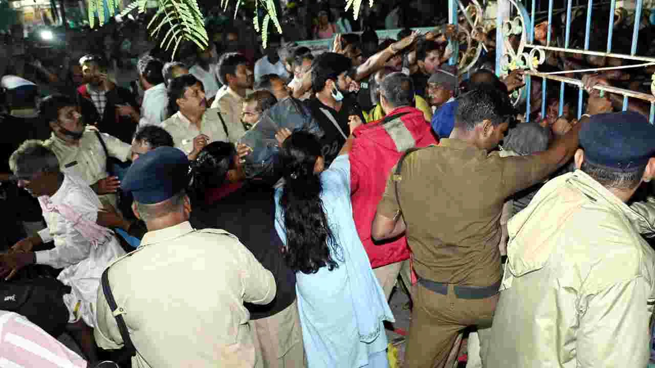 తిరుపతి తొక్కిసలాటపై భక్తులలో ఆగ్రవేశాలు – Nijam Today